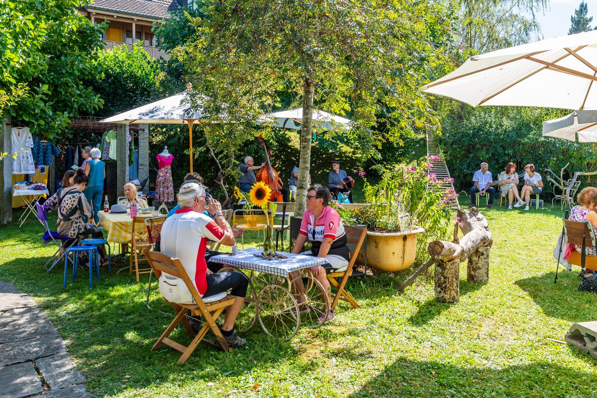 Kunstinteressierte aus Wila treffen sich in «Lisalottas Garten»